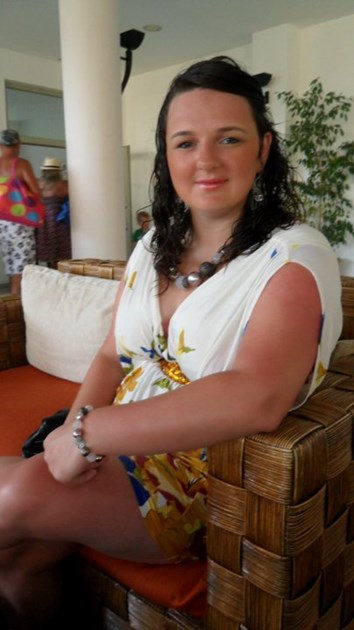 Amanda Mackinnon is fundraising for Beating Bowel Cancer