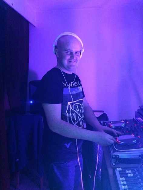 mark cresswell is fundraising for Cancer Research UK