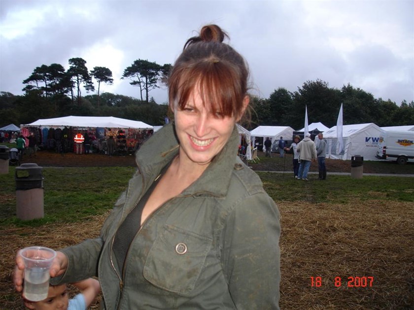 Rebecca Simmonds is fundraising for Cancer Research UK