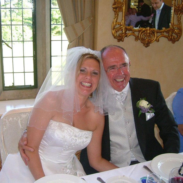 Amanda Stretton is fundraising for Cancer Research UK