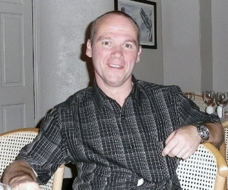 Andy Emms is fundraising for St Richard's Hospice Foundation