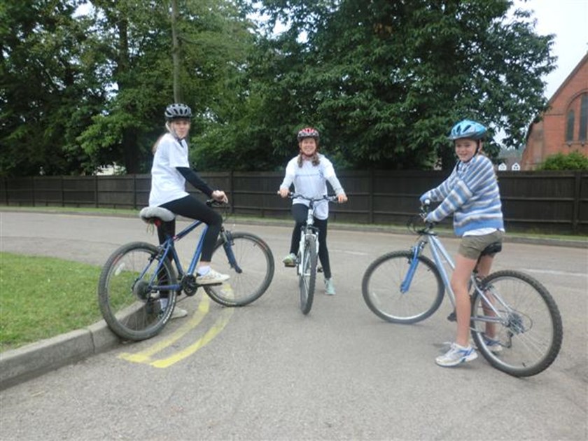 Holly, Georgina, Robin Burden, Clark, Golding is fundraising for Cancer ...