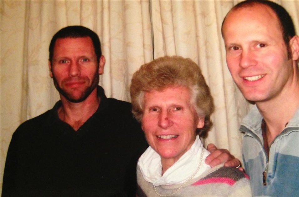 Elizabeth Searle is fundraising for Hospiscare