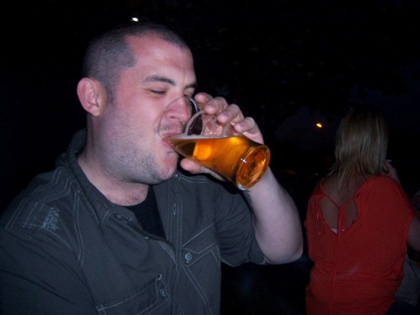 Warren stone is fundraising for Cancer Research UK