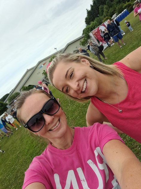 Becky Drew-Cull is fundraising for Hospiscare