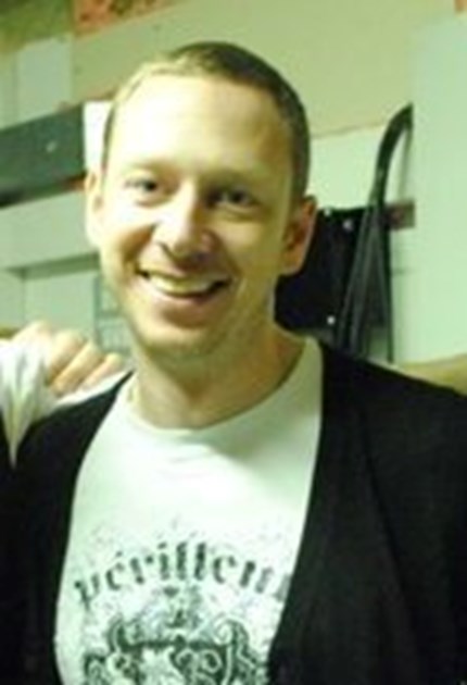 Alexander Warwick-Smith is fundraising for Macmillan Cancer Support