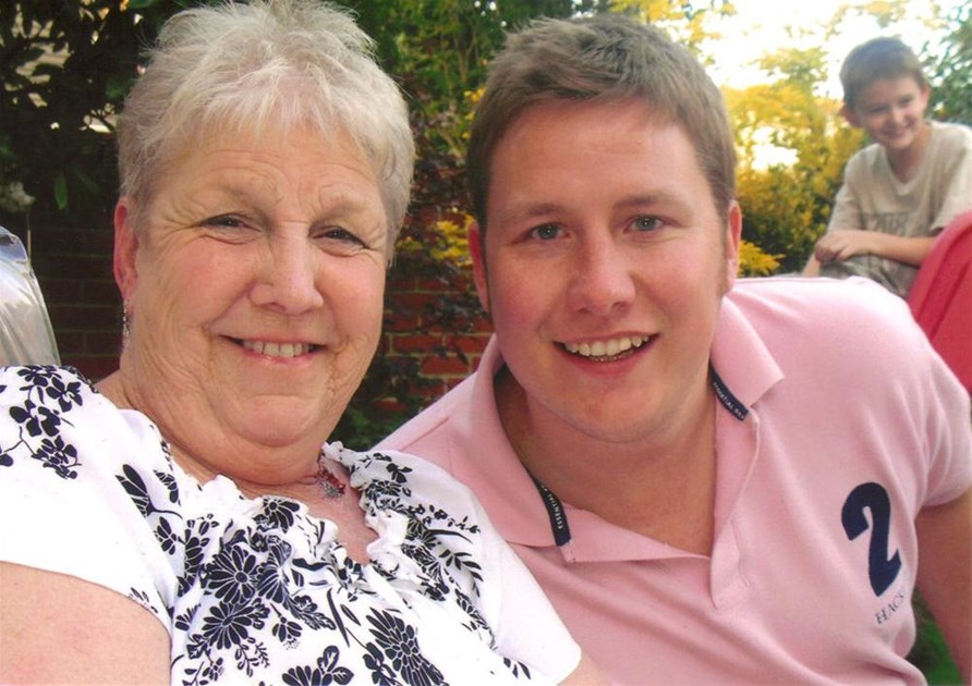 simon beard is fundraising for Breast Cancer Care