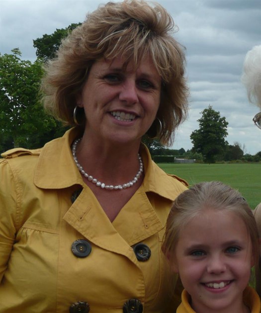 Angela Knox-Wells is fundraising for Cancer Research UK