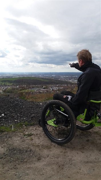 Clive Bonelle is fundraising for Manchester Aid to Kosovo