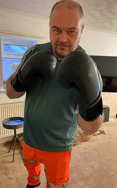 Gareth Thom is fundraising for Cancer Research UK