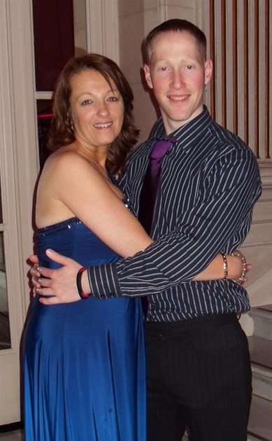 Dean Hendley is fundraising for Teenage Cancer Trust