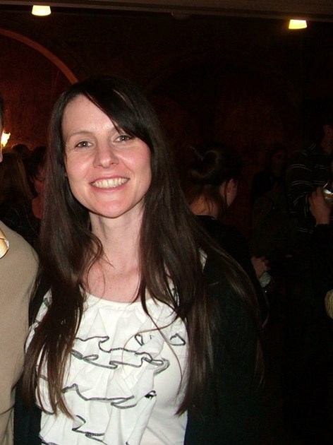 Vicki Parnell is fundraising for Cancer Research UK