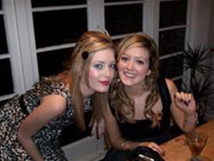 Rebecca Coombs is fundraising for Cancer Research UK