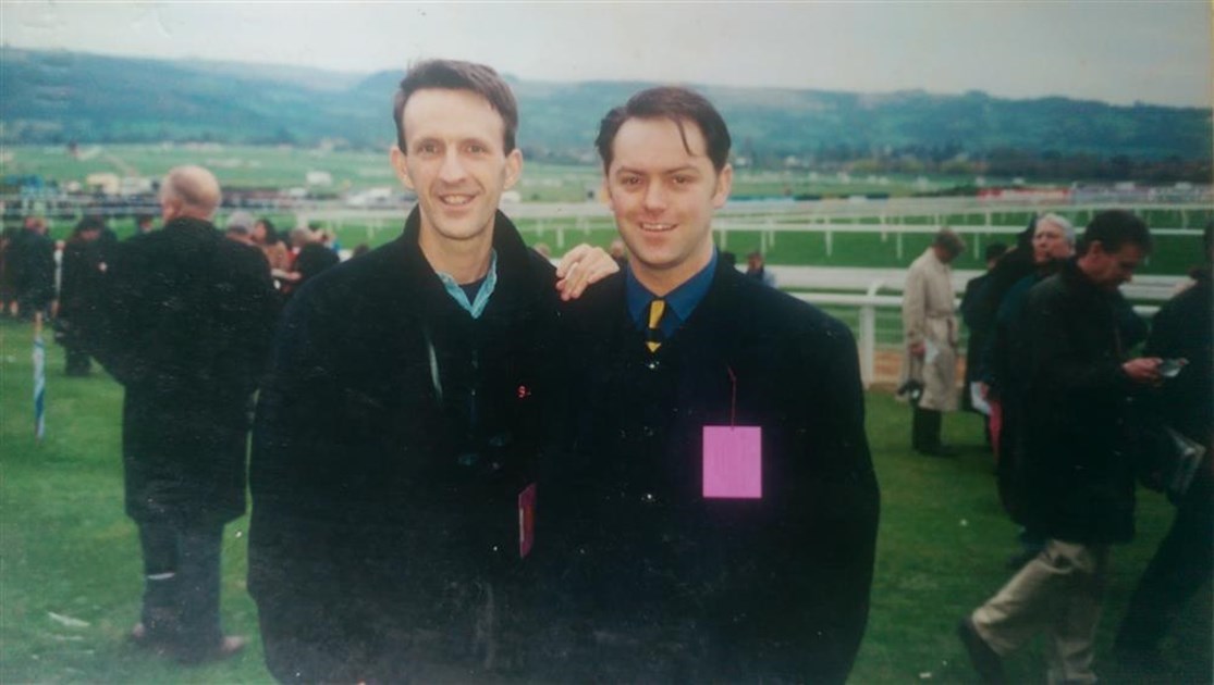 Simon Sanders is fundraising for Macmillan Cancer Support