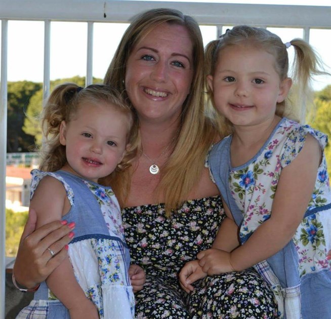 Kelly Pinnegar is fundraising for Cancer Research UK