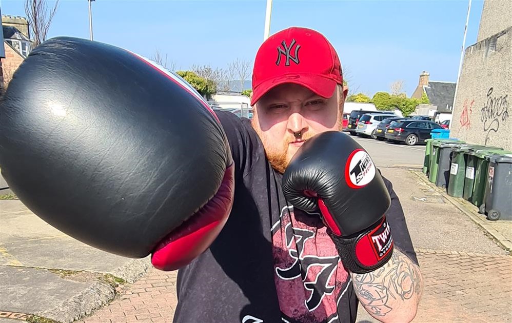 Kenny Howden is fundraising for Cancer Research UK