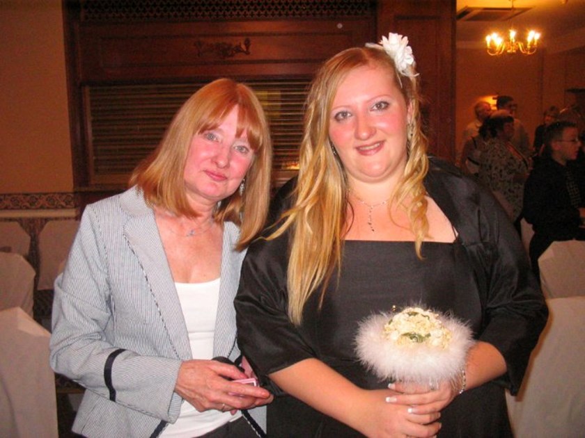 Becky Marshall is fundraising for St Ann's Hospice