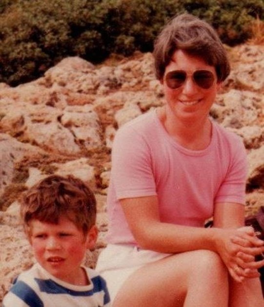 PHIL Minns is fundraising for Macmillan Cancer Support