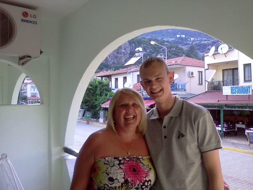 Rachel Ridler is fundraising for Teenage Cancer Trust