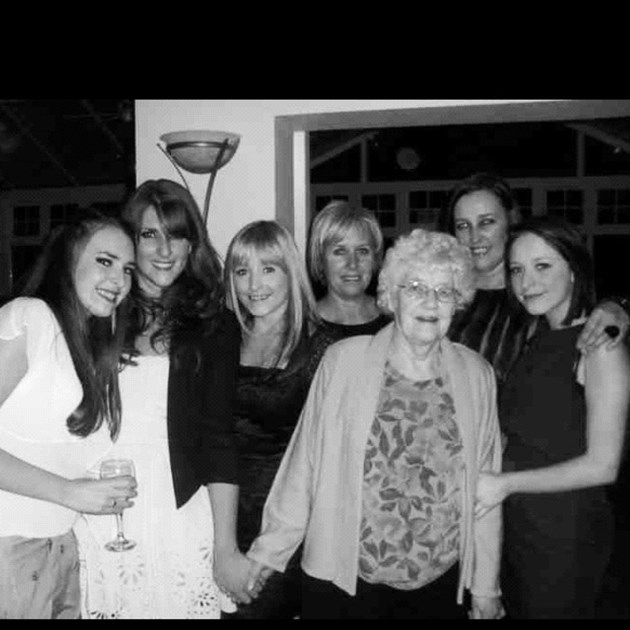 Chloe Felton is fundraising for Cancer Research UK