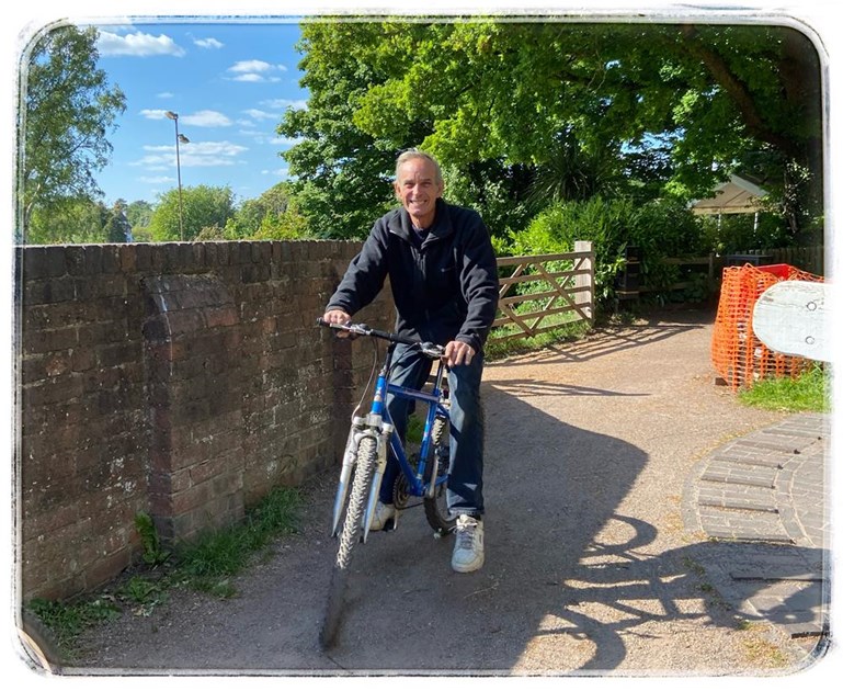 Mark Breakwell is fundraising for St Richard's Hospice Foundation