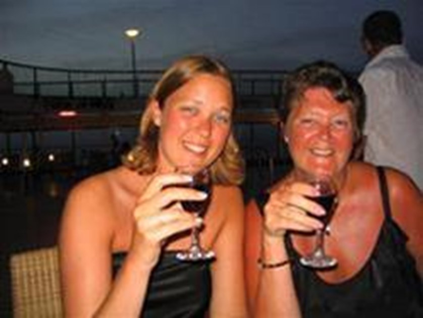 Rachel Lockett is fundraising for Cancer Research UK