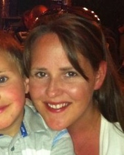 Hayley Thomas is fundraising for Cancer Research UK