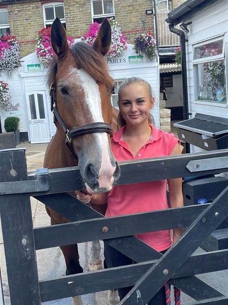 Robyn Whitehead Bell is fundraising for Brain Tumour Research