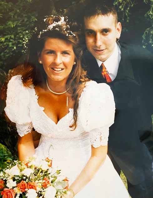 Kelly Sinclair is fundraising for Huntington's Disease Association