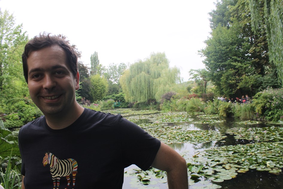 Andrew Crowther is fundraising for Cancer Research UK