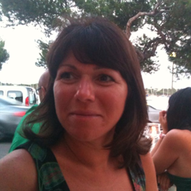 Rachelle Carter is fundraising for Against Breast Cancer