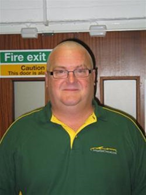 Simon Vickers is fundraising for Cancer Research UK