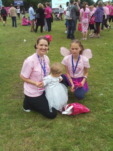 TRACEY HUNT is fundraising for Cancer Research UK