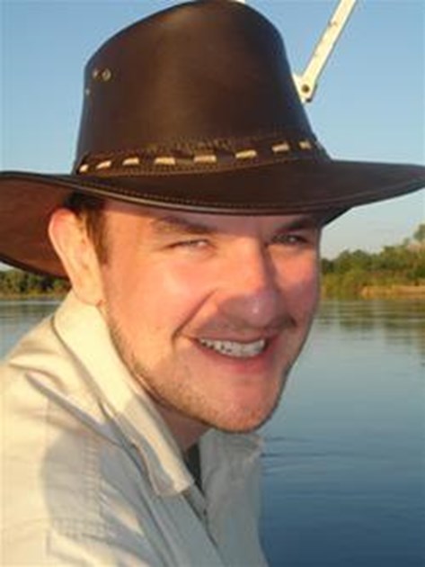 Elliot Nicholson is fundraising for Cancerbackup