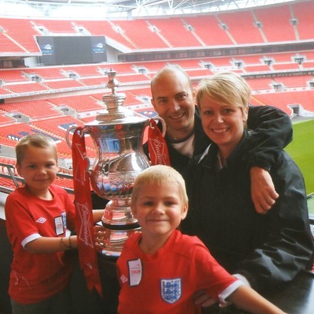 Robbie Stewart is fundraising for Cancer Research UK