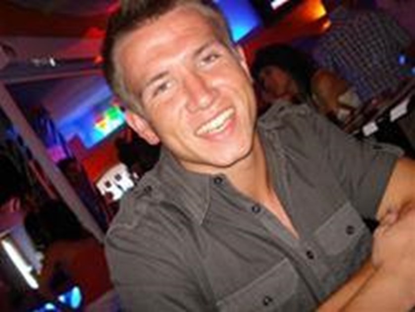 Simon Fellows is fundraising for Hospice UK