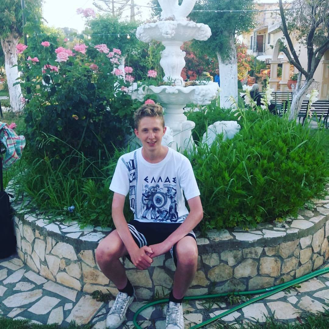 Calum J Holmes is fundraising for Young Lives vs Cancer