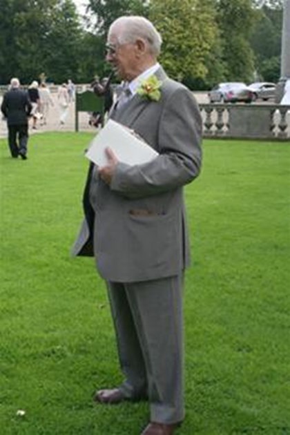 Victoria Whiteside is fundraising for Cancer Research UK