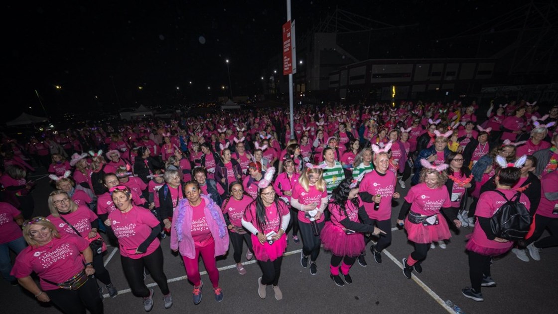 Hollie Cookson is fundraising for Douglas Macmillan Hospice