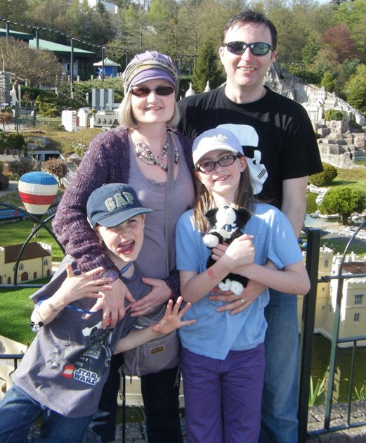 Lisa Scanlan is fundraising for Macmillan Cancer Support