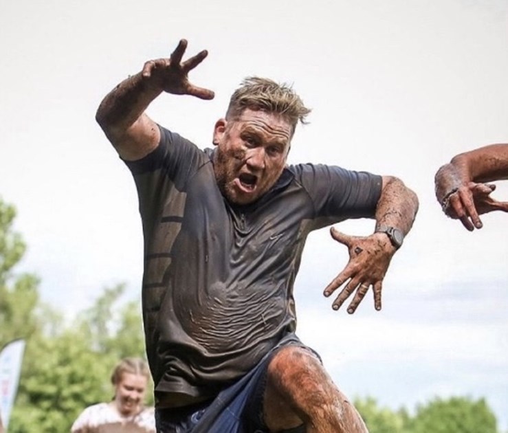 jonathan round is fundraising for Breast Cancer Now