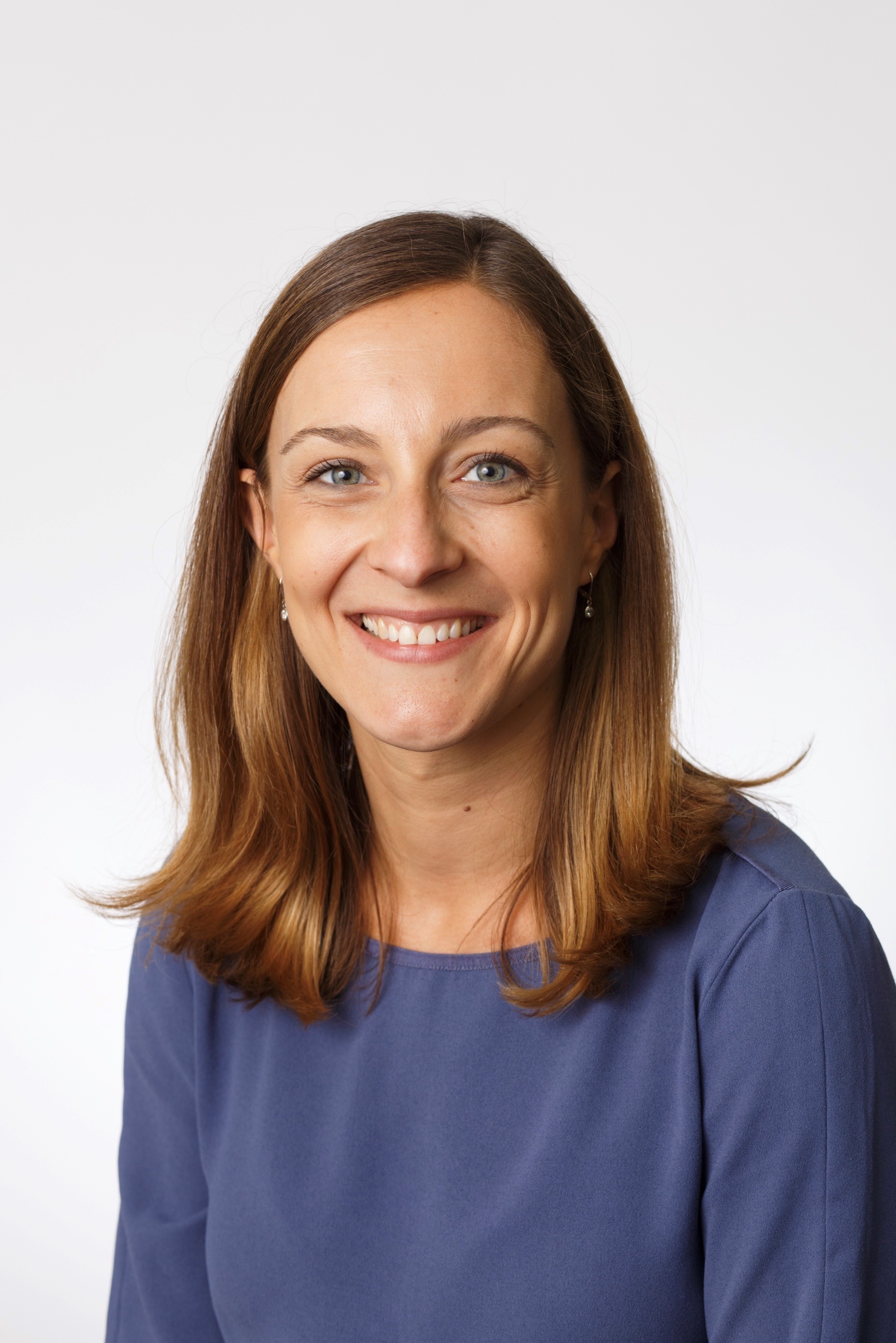 Dorothee de Montgolfier Kearns is fundraising for Young Women's Trust