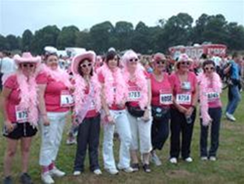 Lynne Rowe is fundraising for Cancer Research UK