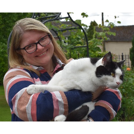 Lisa Rhodes is fundraising for Cancer Research UK