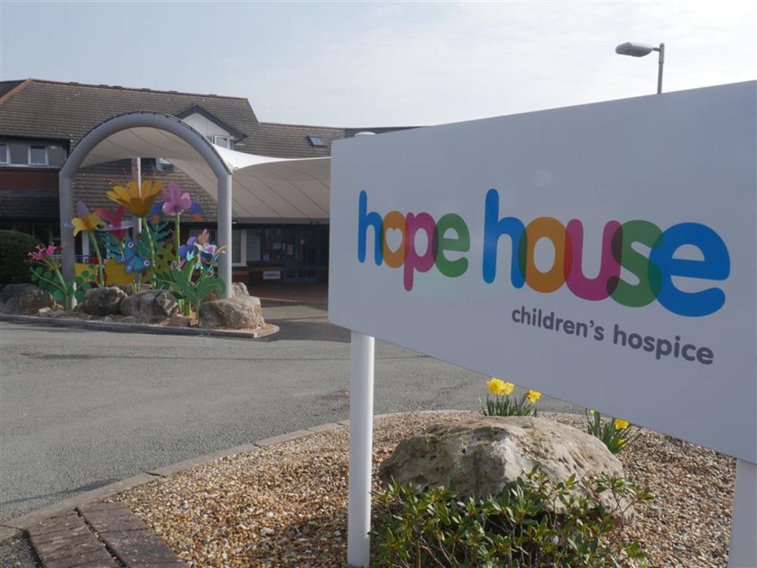 Nathan Rowden is fundraising for Hope House & Ty Gobaith