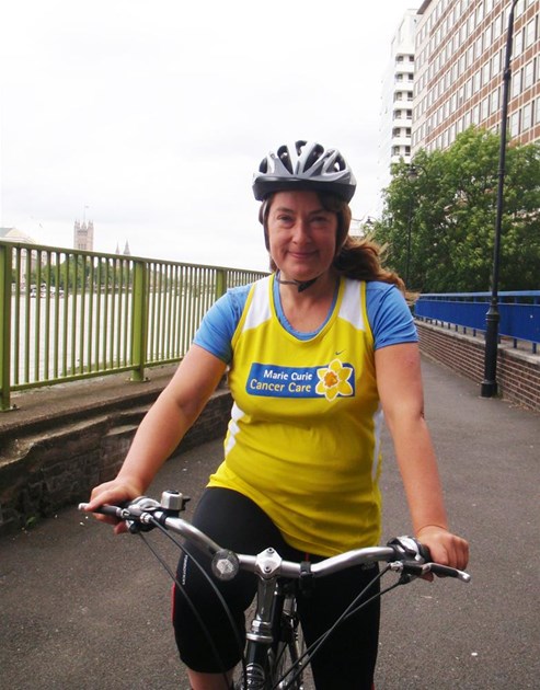 Elizabeth Cuthbertson is fundraising for Marie Curie