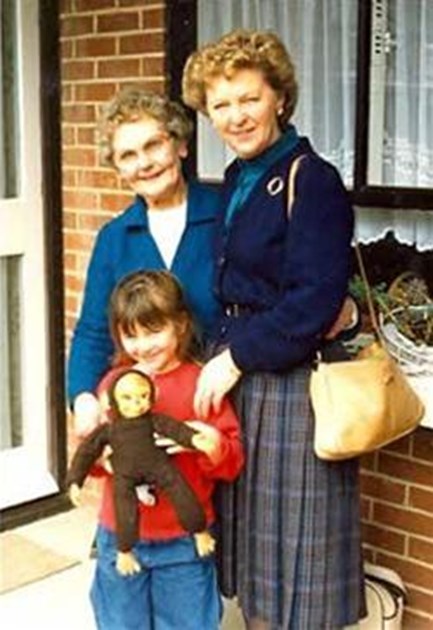 Jennifer Longstaff is fundraising for Cancer Research UK