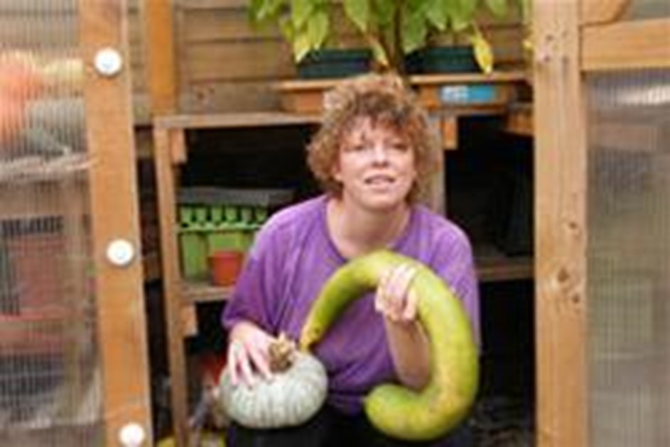 HAZEL RUSSELL is fundraising for Cancer Research UK