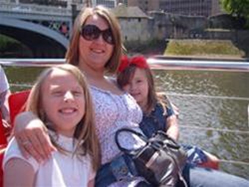 Vicki Hanlon is fundraising for Cancer Research UK