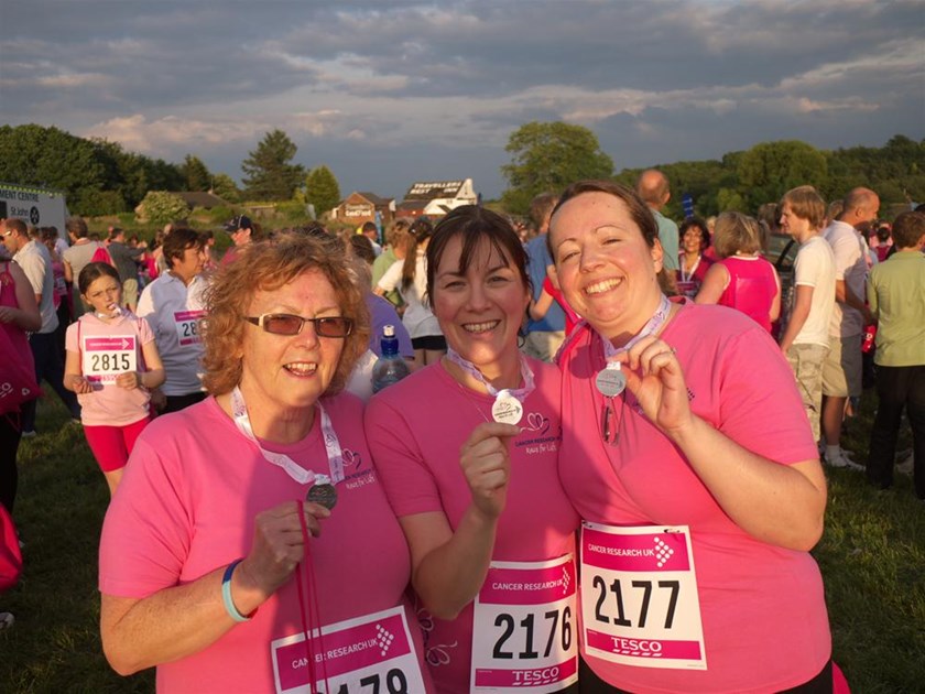 Helen Robson is fundraising for Cancer Research UK